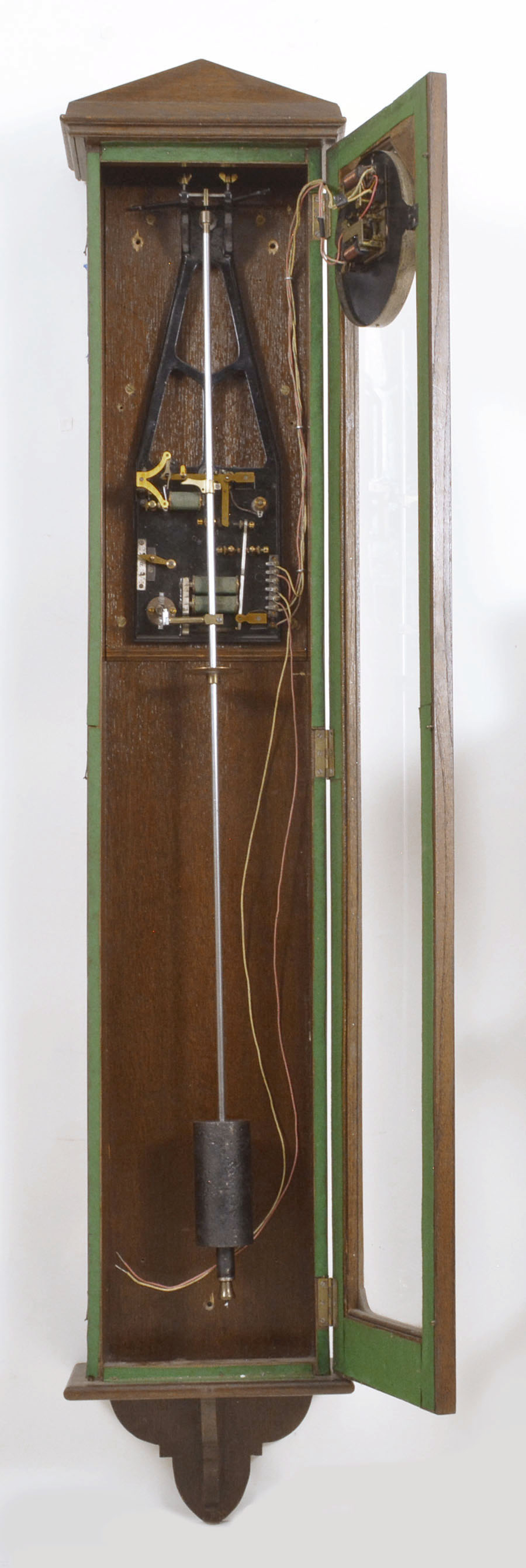Synchronome magnetic free pendulum clock prototype