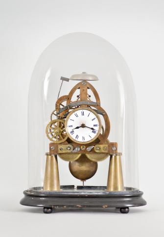 Lots 258 - 274: Swinging Arm Clocks & Vienna Style Clocks